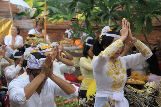 Konsep Lascarya dan Nasmita Memudar di Tren Berbusana Adat ke Pura ...