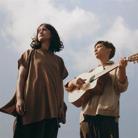 Banda Neira: Lahir Kembali dan Luncurkan Album Baru – BaleBengong